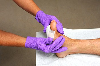 How to Heal a Foot Wound - FeetHealth